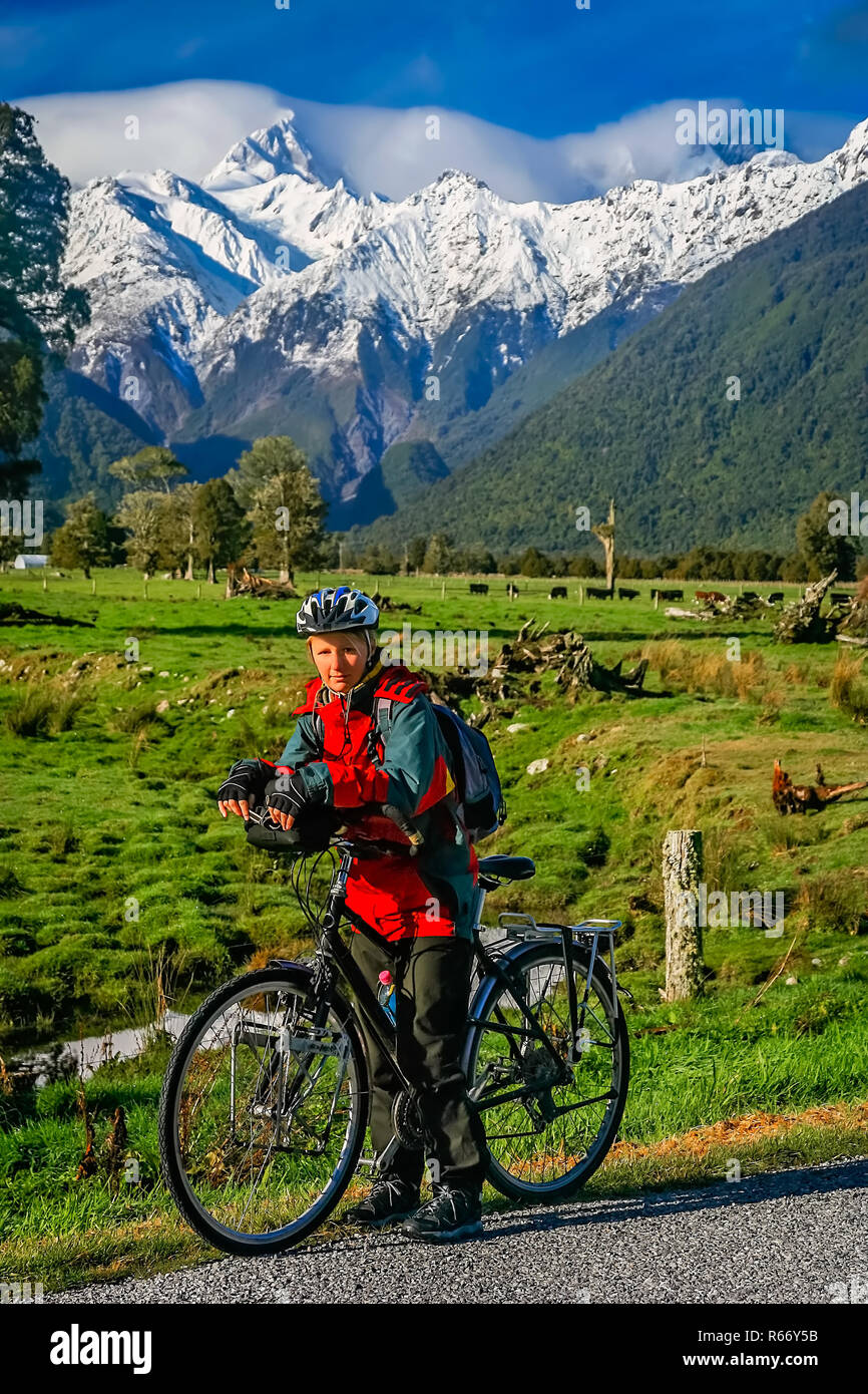 Mount cook road bike hi-res stock photography and images - Alamy