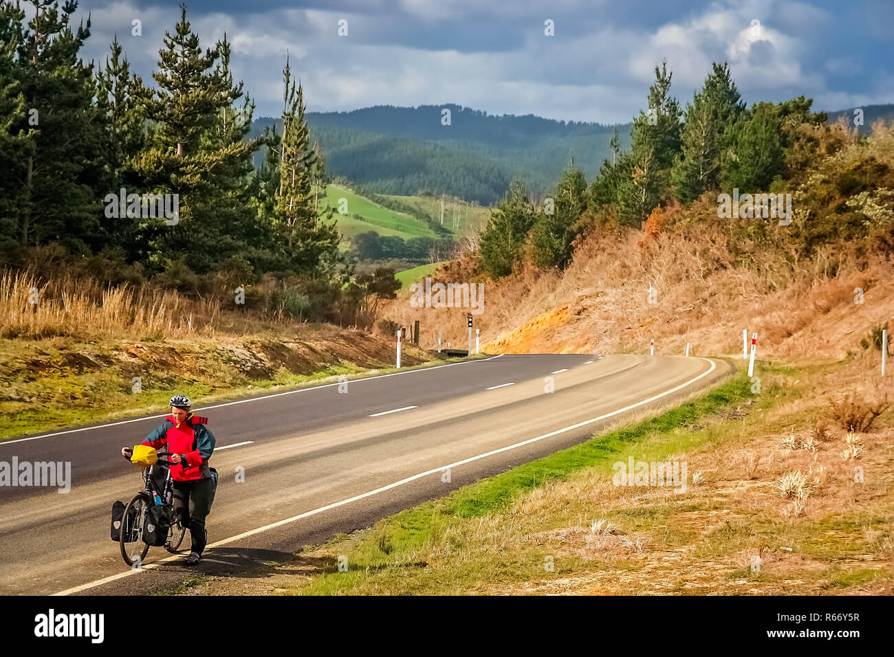 Cycling holiday new zealand scenery hi-res stock photography and images ...