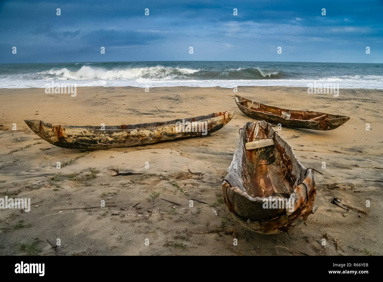 Traditional wooden fishing pirogues Stock Photo - Alamy