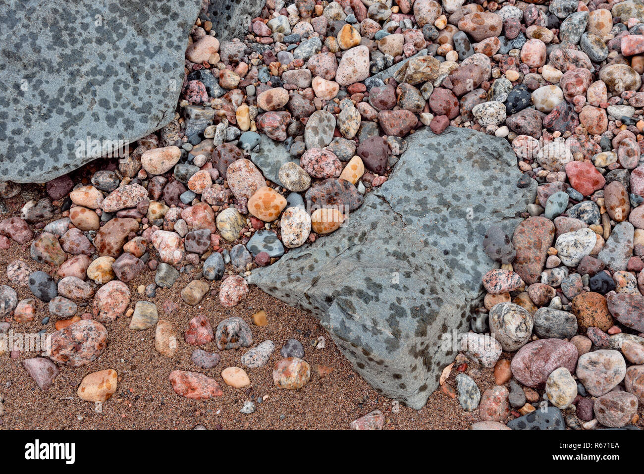 Ennadai Lake shoreline rocks and beach stones, Arctic Haven Lodge ...