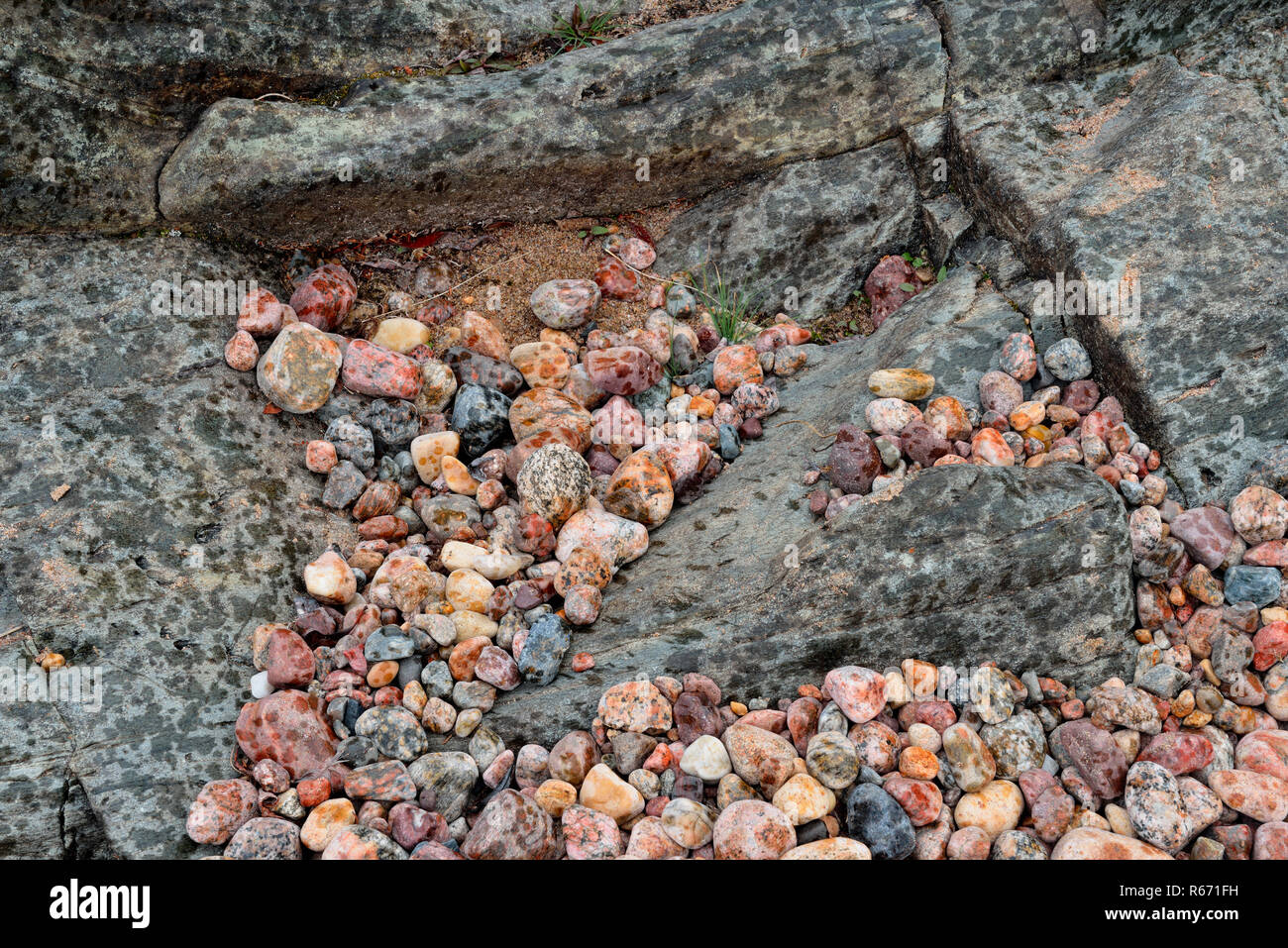 Ennadai Lake shoreline rocks and beach stones, Arctic Haven Lodge ...