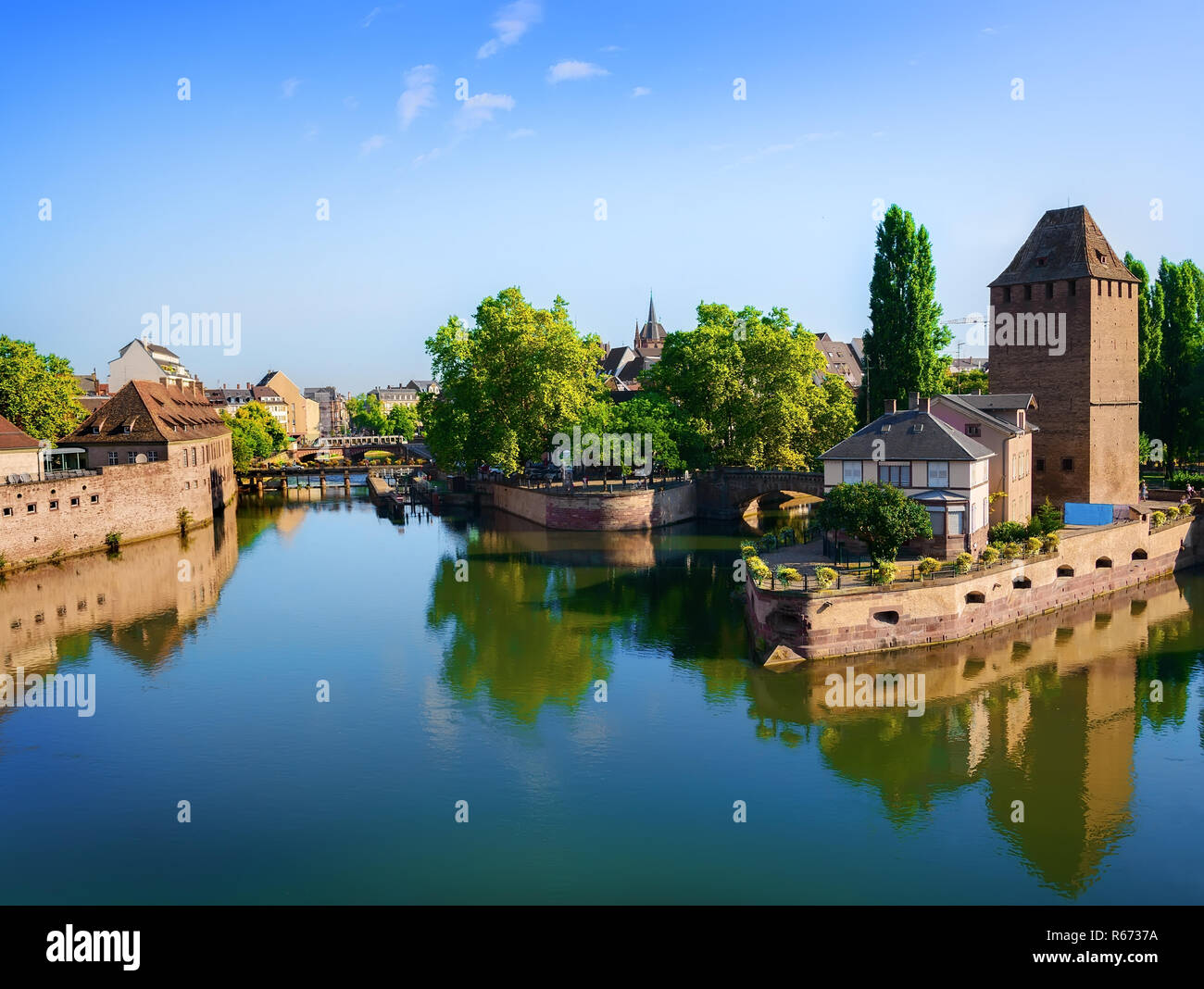 Pont couverts hi-res stock photography and images - Alamy