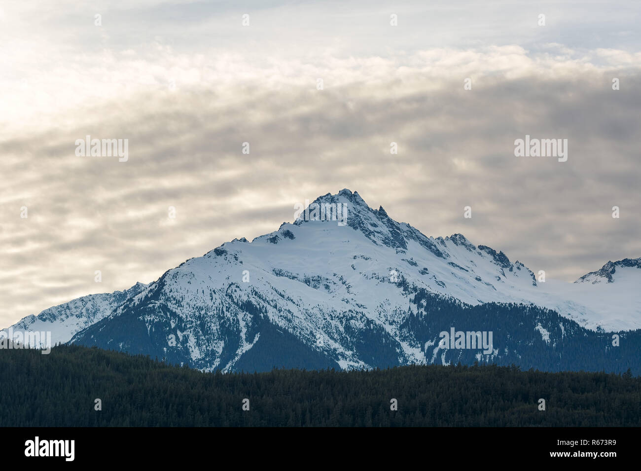 Tantalus mountain range hi-res stock photography and images - Alamy