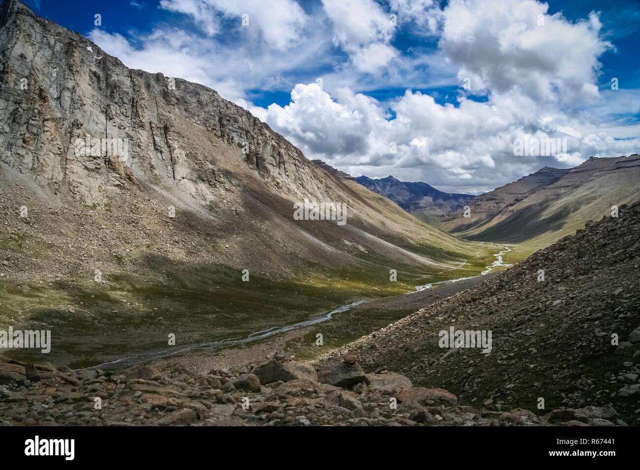 Mountain path in the valley in Tibet Stock Photo - Alamy