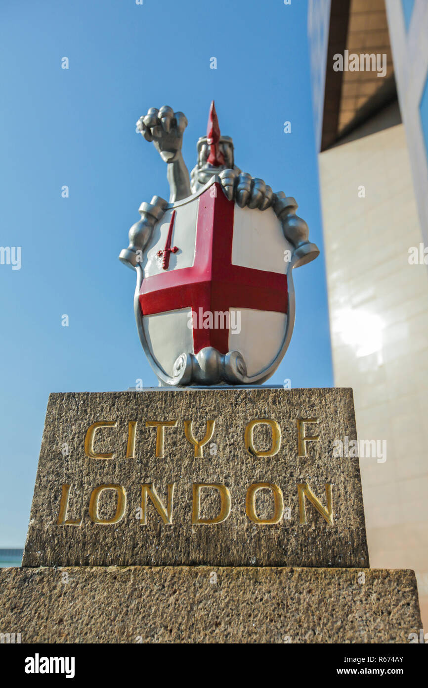 City of London crest Stock Photo - Alamy