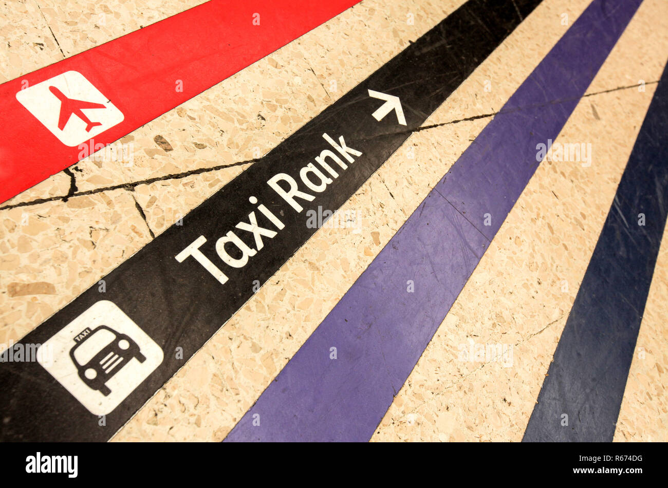 Taxi rank victoria station hi-res stock photography and images - Alamy