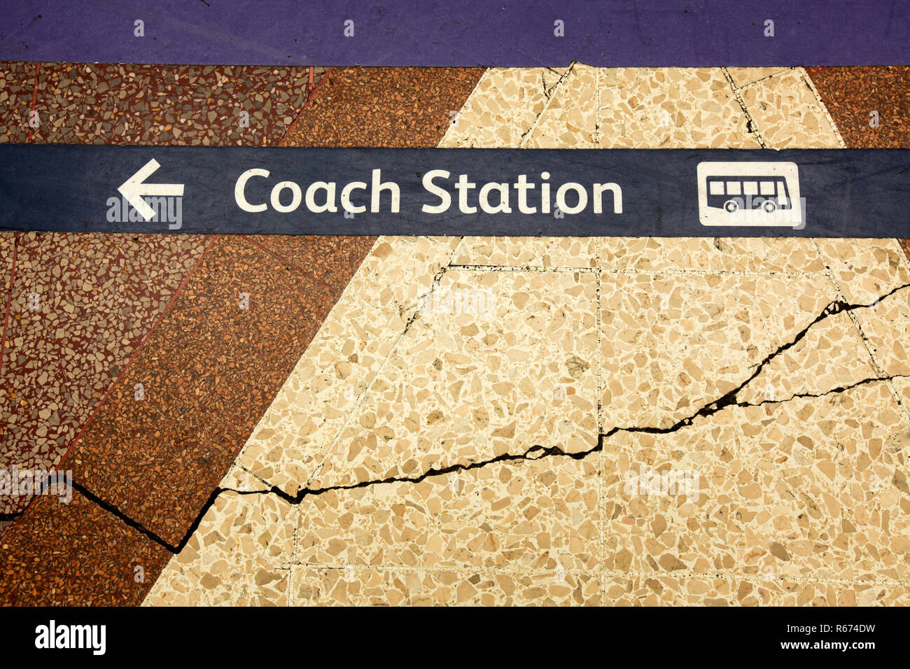 Sign indicating bus station hi-res stock photography and images - Alamy