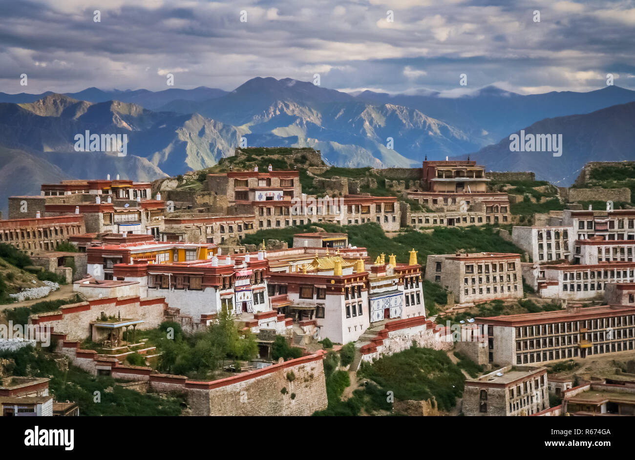 Gyantse Monastery near Lhasa Stock Photo - Alamy