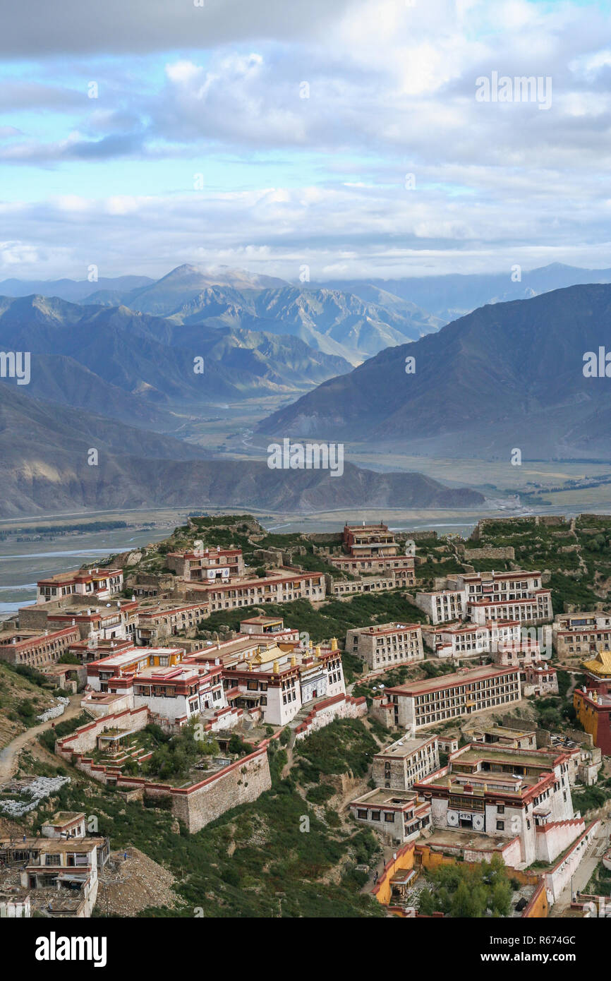 Gyantse Monastery near Lhasa Stock Photo - Alamy