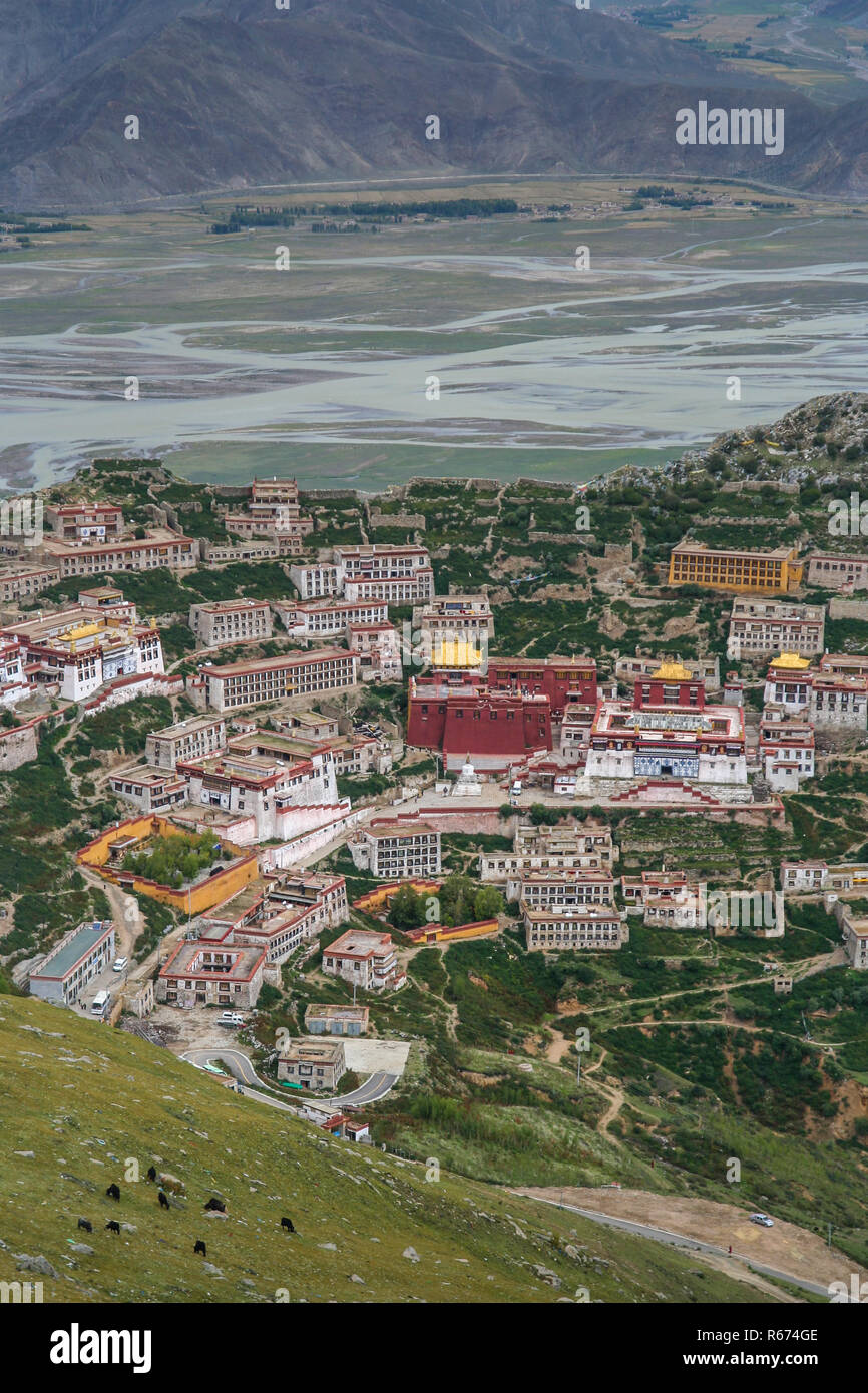 Buddhist monastery living quarters hi-res stock photography and images ...
