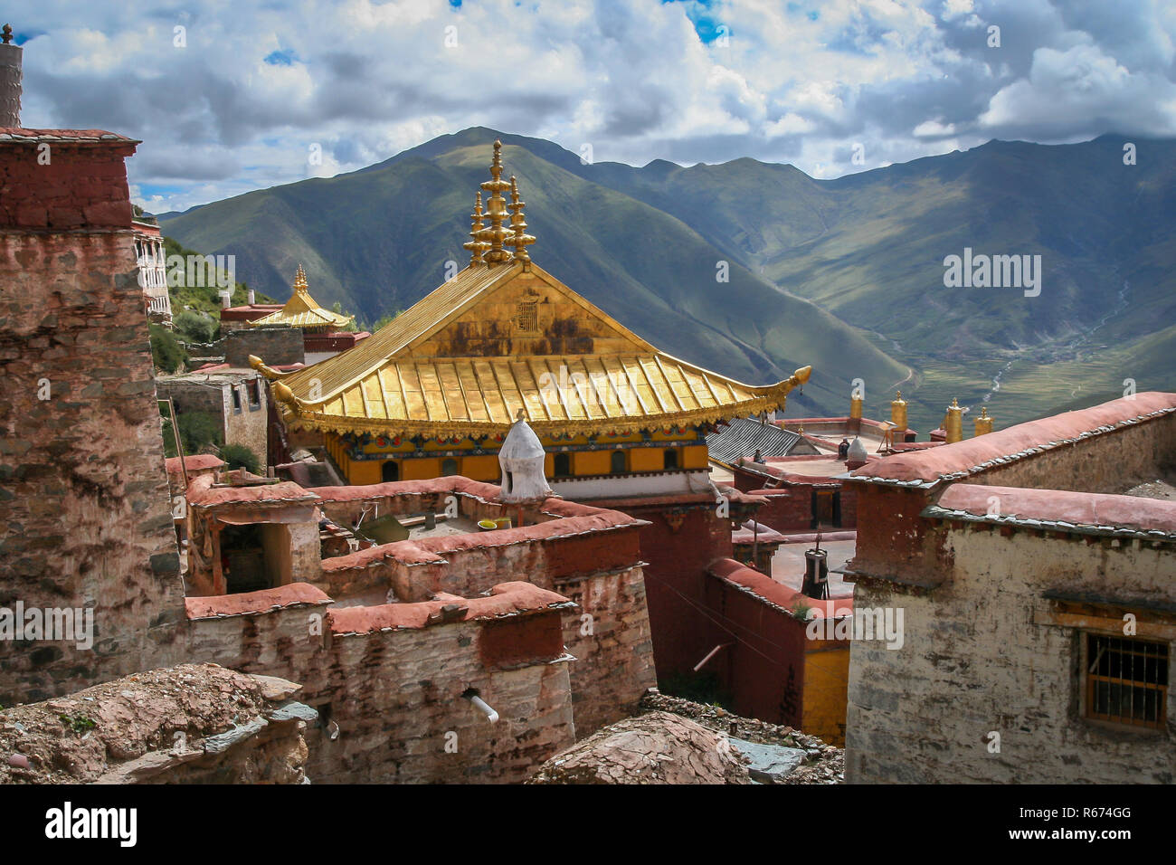 Buddhist monastery living quarters hi-res stock photography and images ...