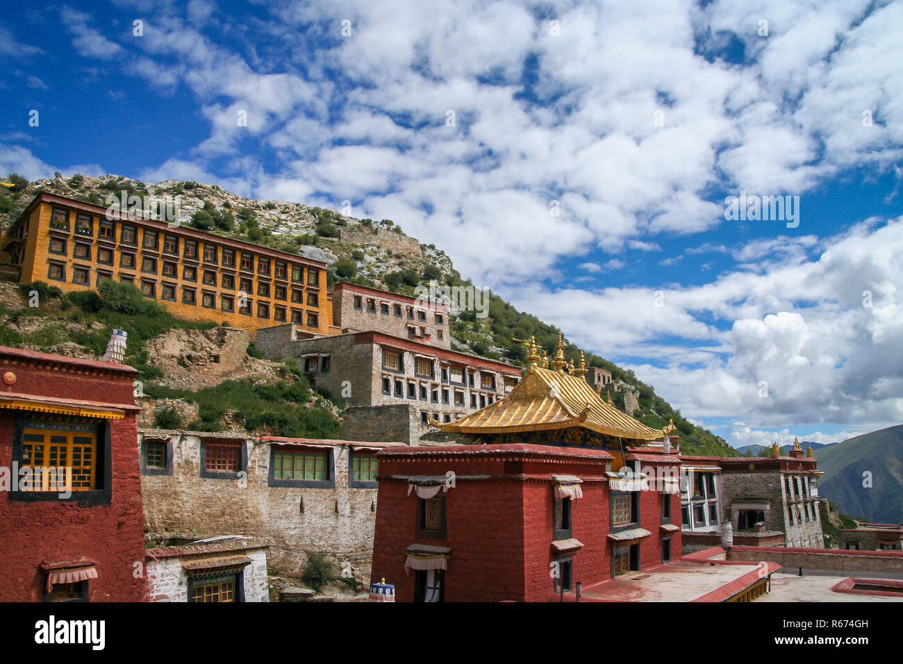Gyantse Monastery near Lhasa Stock Photo - Alamy