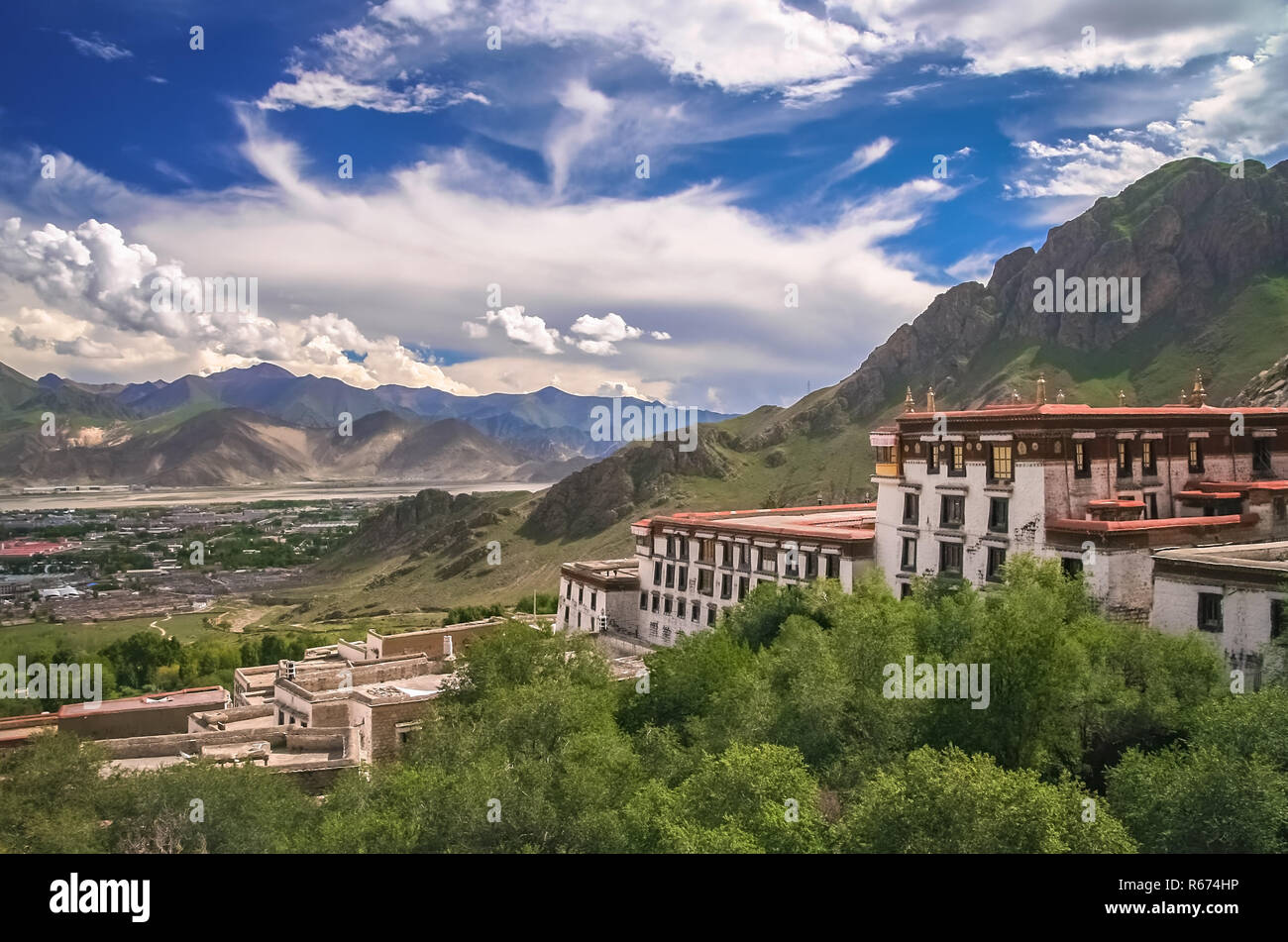Jokhang monastery near Lhasa Stock Photo - Alamy