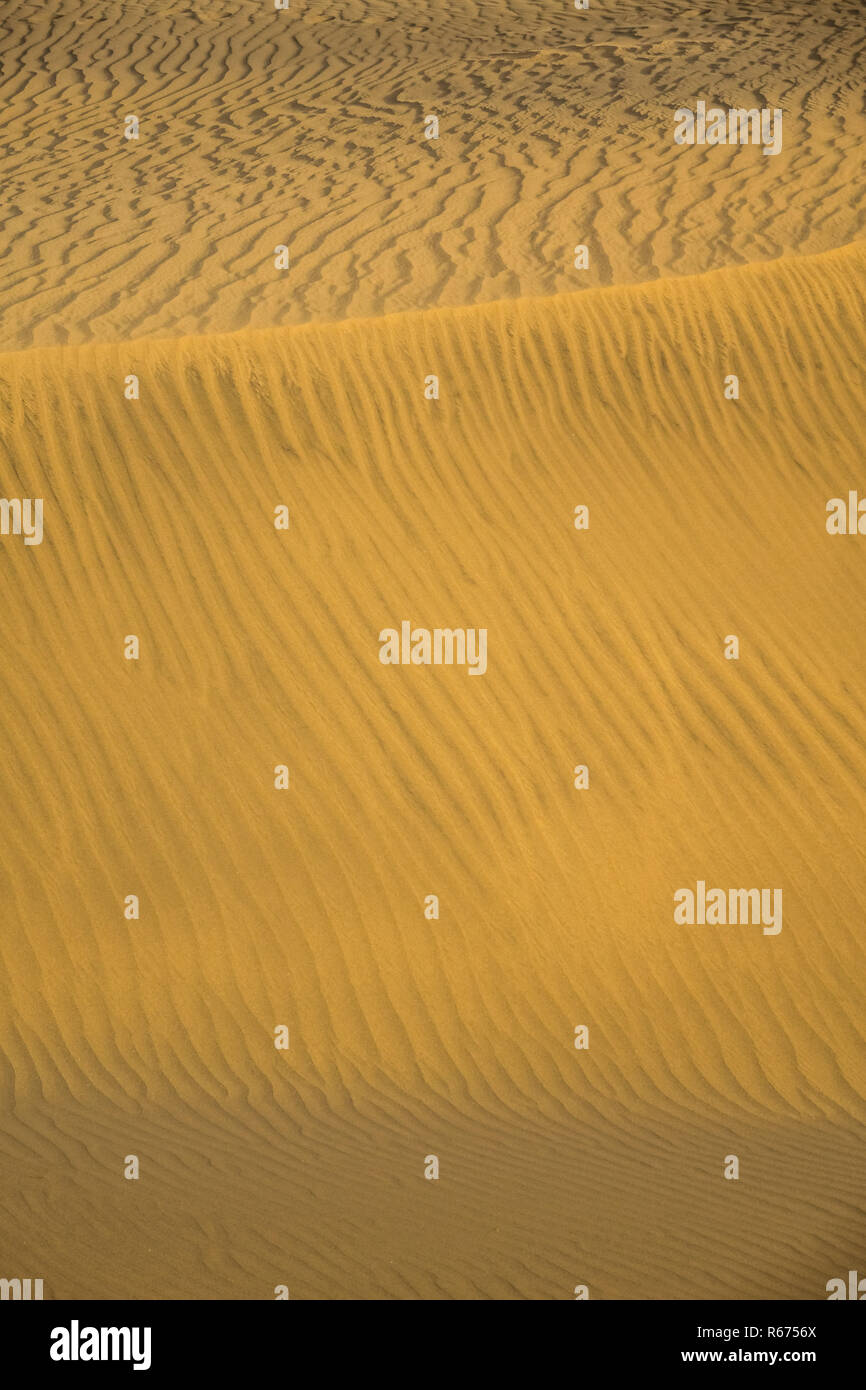 Sand dunes shapes and patterns Stock Photo - Alamy