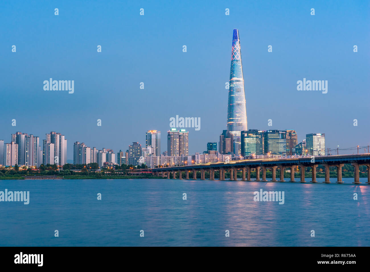 Jamsil railway bridge crossing the Han River and Lotte World Tower in ...