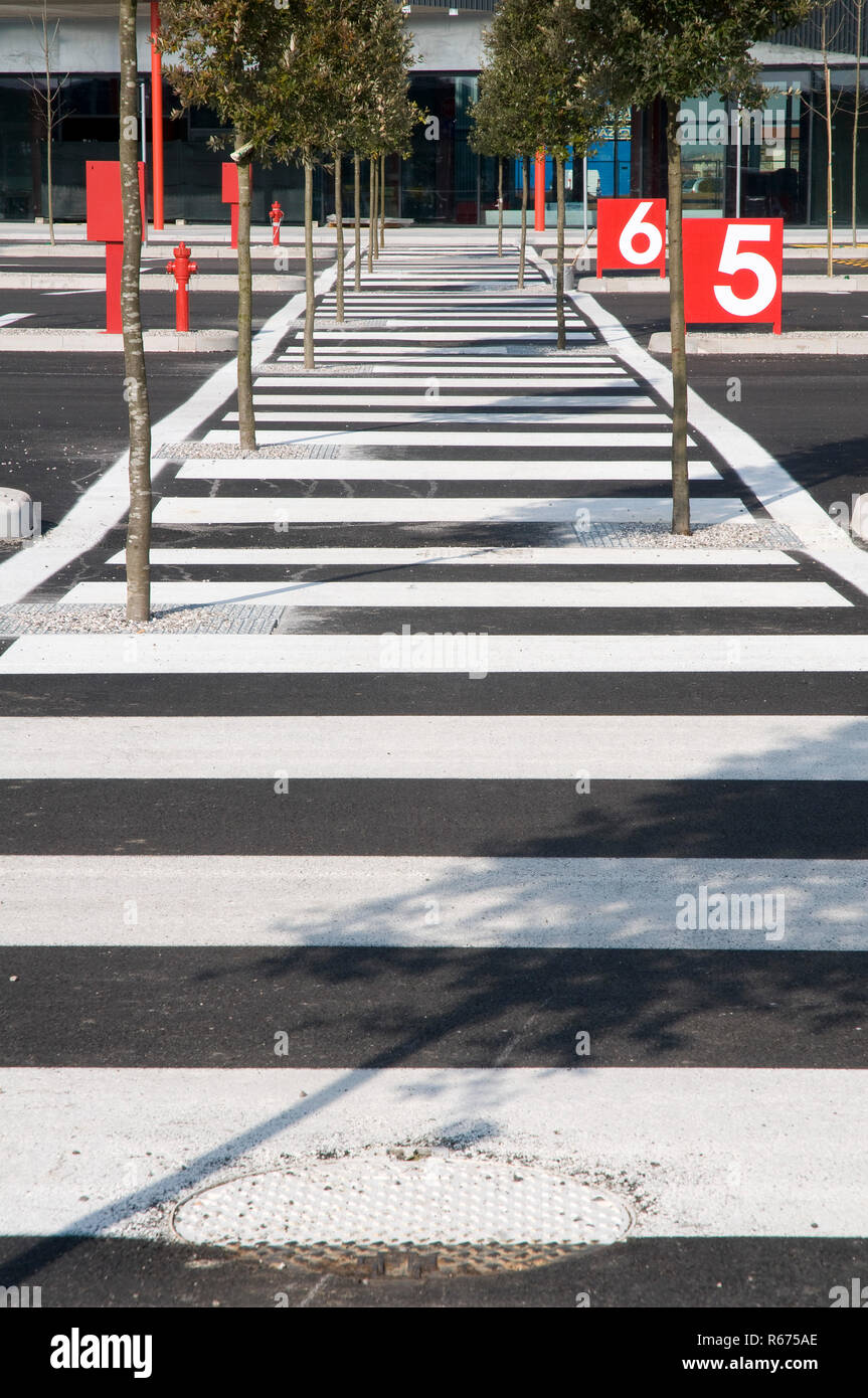 pedestrian crossing in a parking lot Stock Photo - Alamy