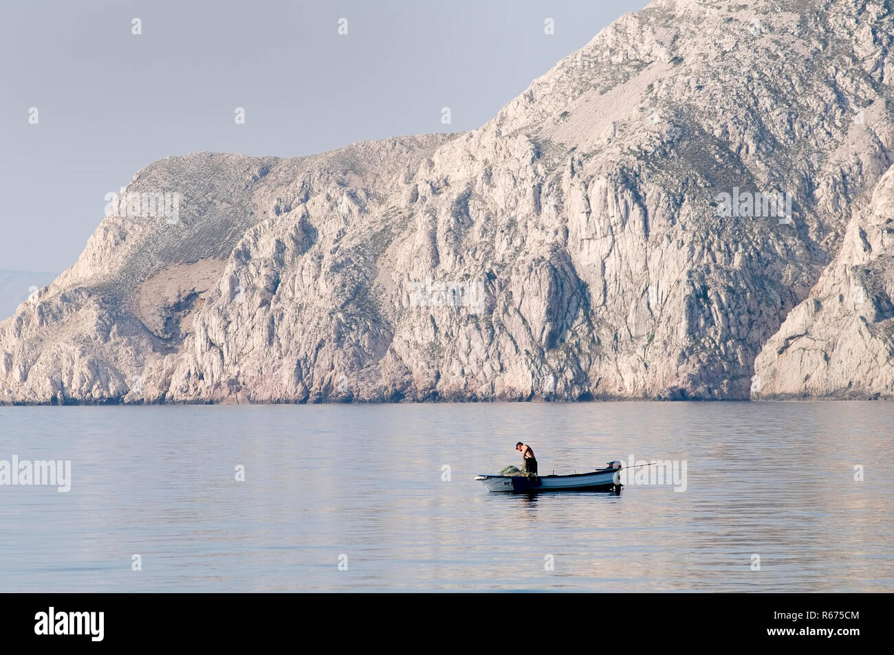 Engine in middle of boat hi-res stock photography and images - Alamy