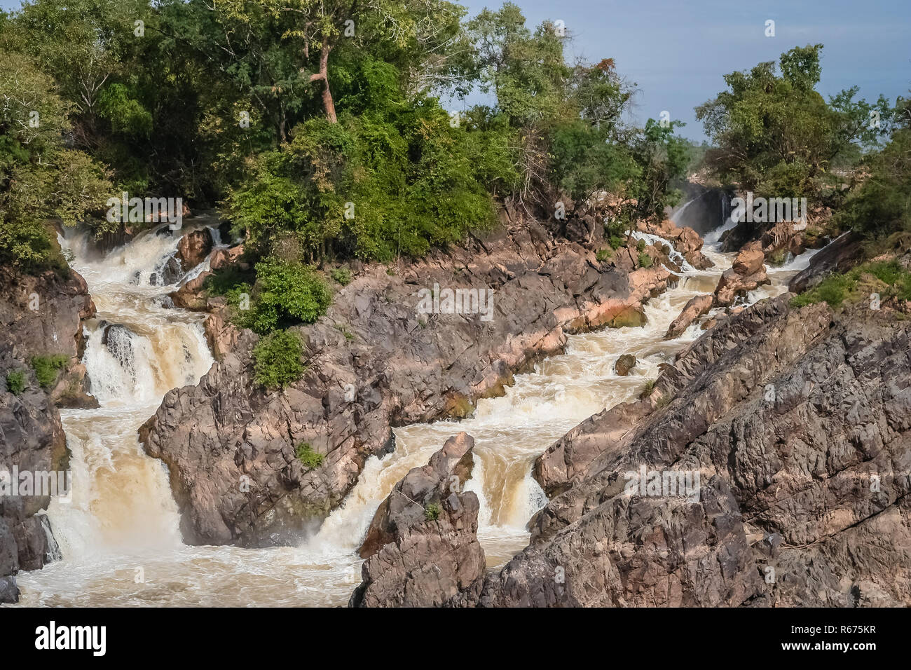 Don Khon waterfall on the Mekong river Stock Photo - Alamy