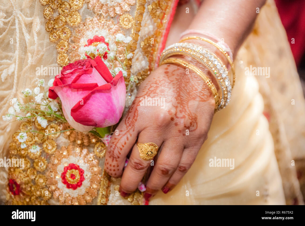Indian bride hand Stock Photo - Alamy