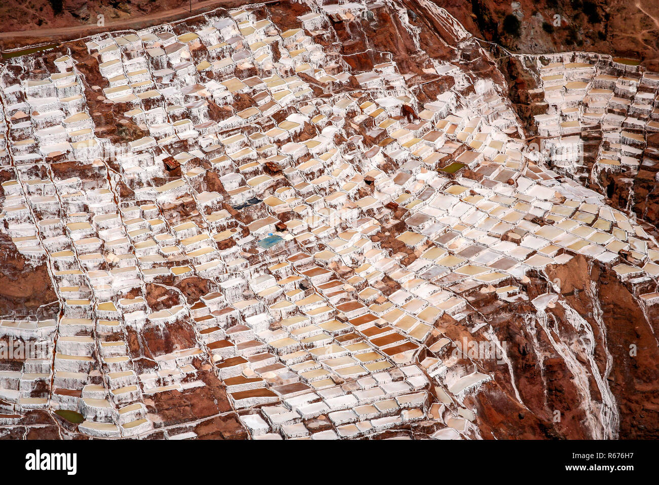 White terrace water basins hi-res stock photography and images - Alamy