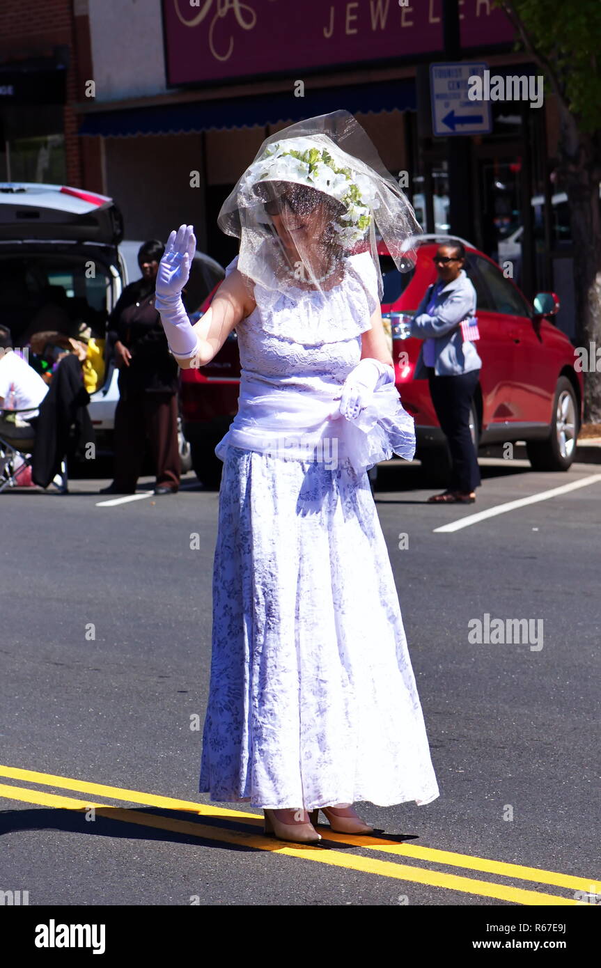 Parade waving usa flags hi-res stock photography and images - Alamy