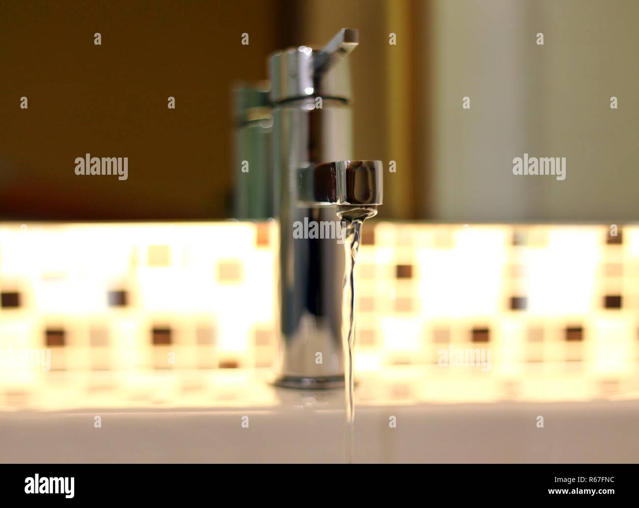 Open tap water with chrome faucet Stock Photo - Alamy
