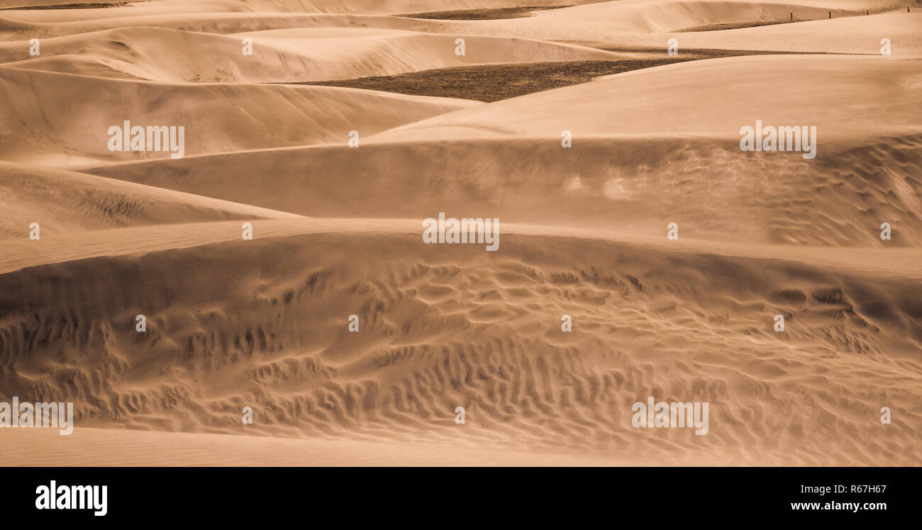 Sand dunes shapes and patterns Stock Photo - Alamy