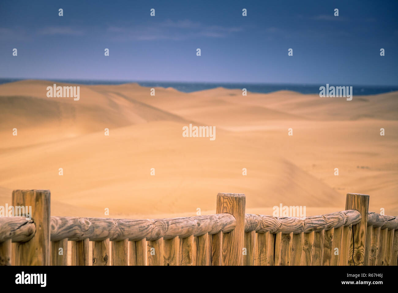 Fence along the sand dunes Stock Photo - Alamy