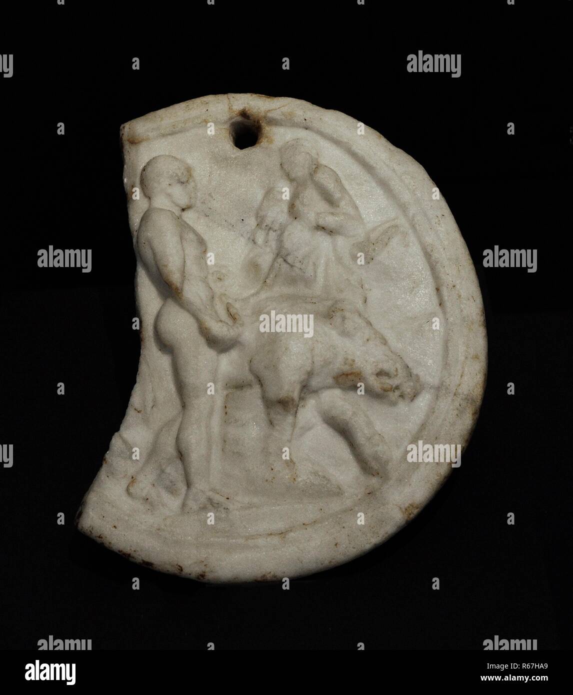 Oscillum con la representación del héroe Meleagro y el jabalí de ...