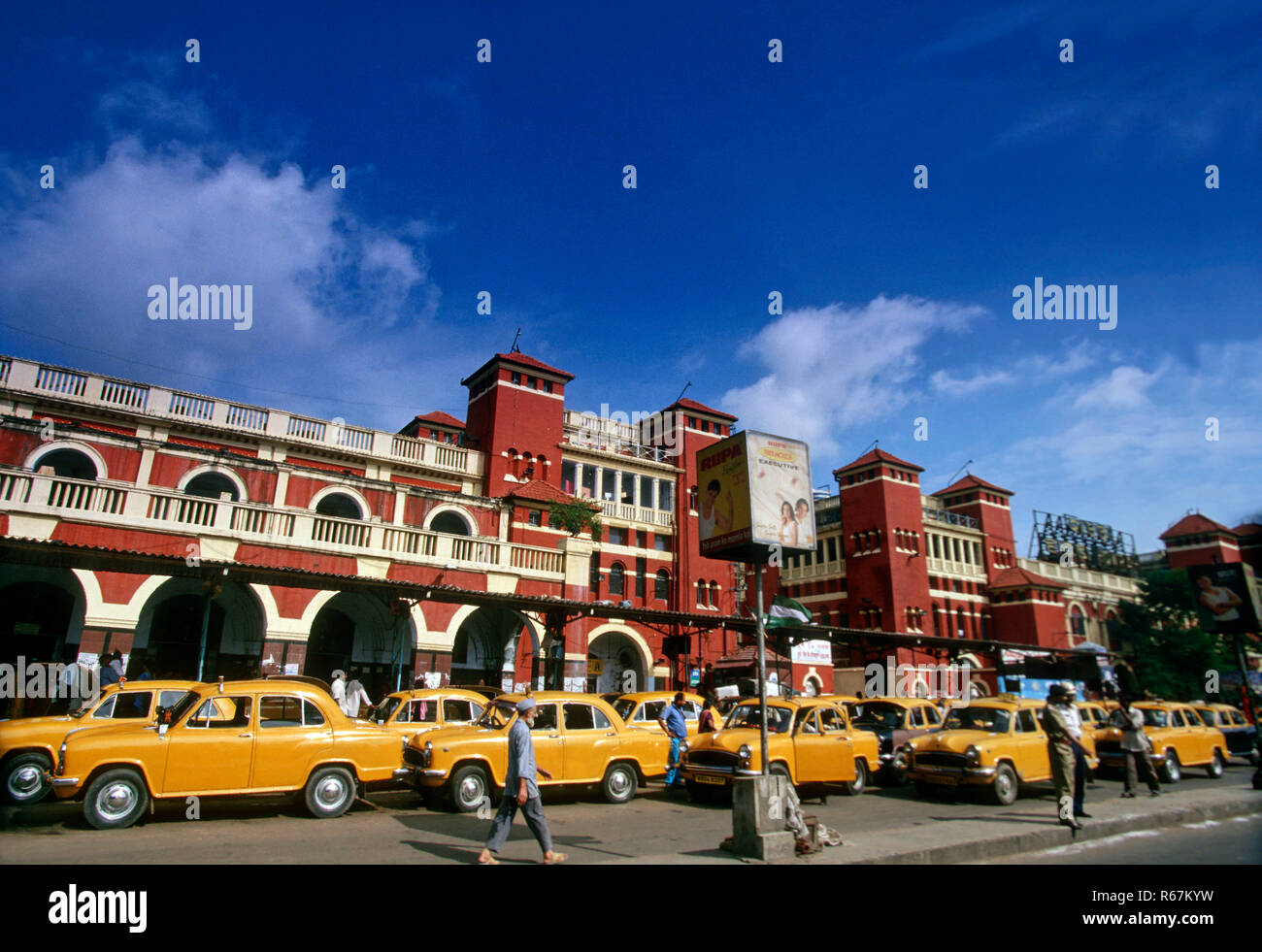 Howrah Station, calcutta, west bengal, india Stock Photo - Alamy