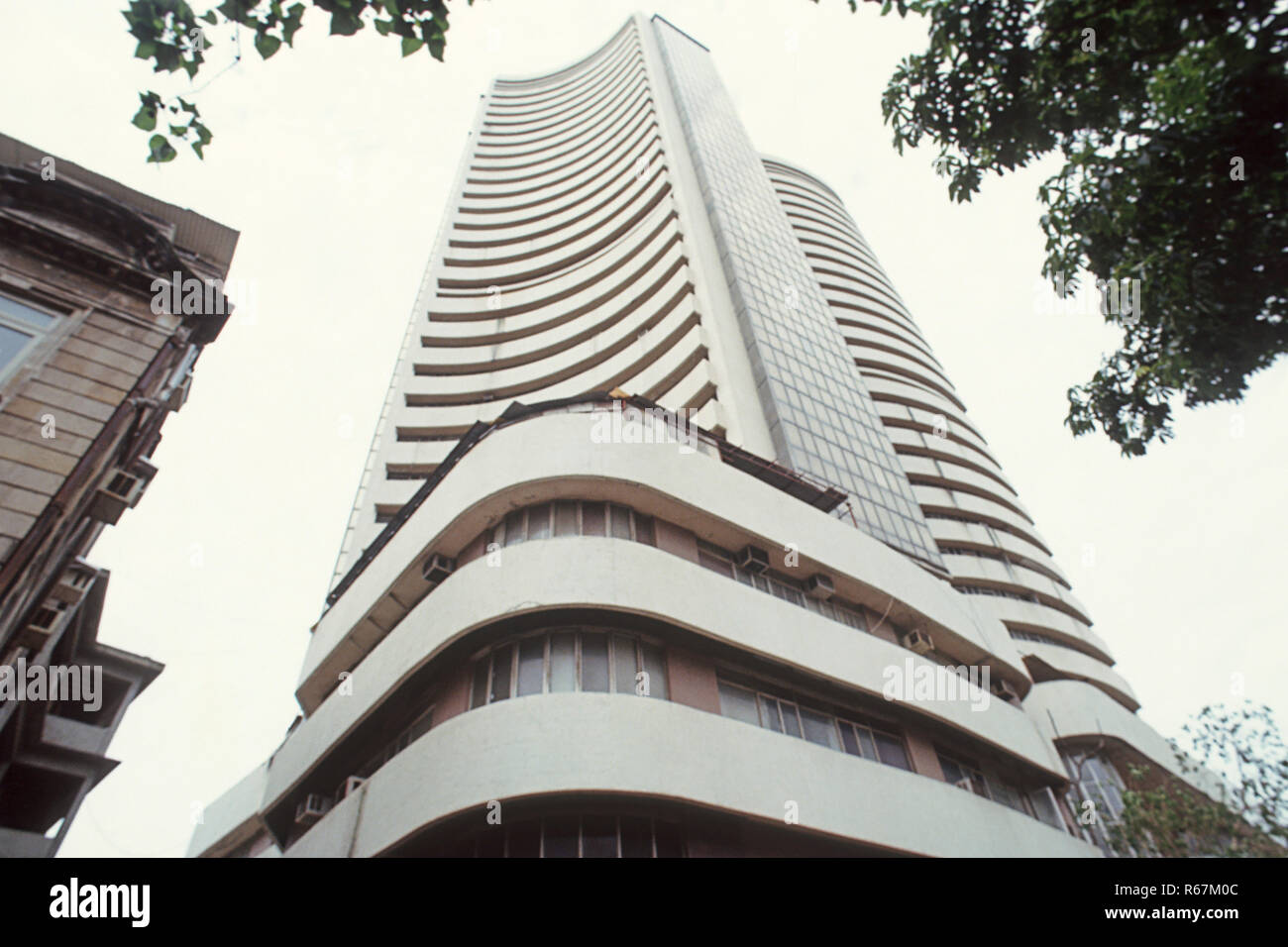 Mumbai dalal street hi-res stock photography and images - Alamy