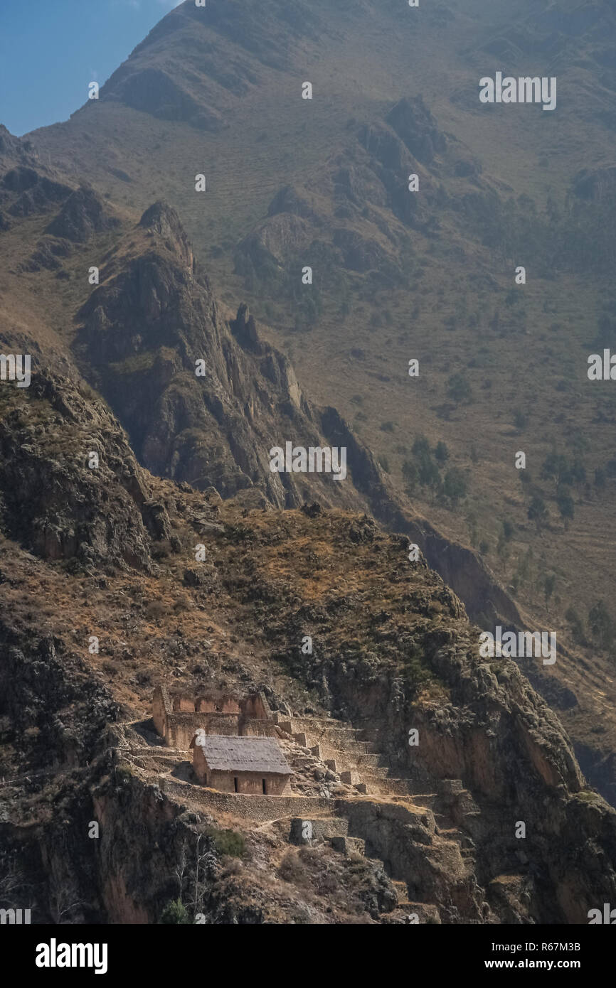 Incan hillside fortress Stock Photo - Alamy
