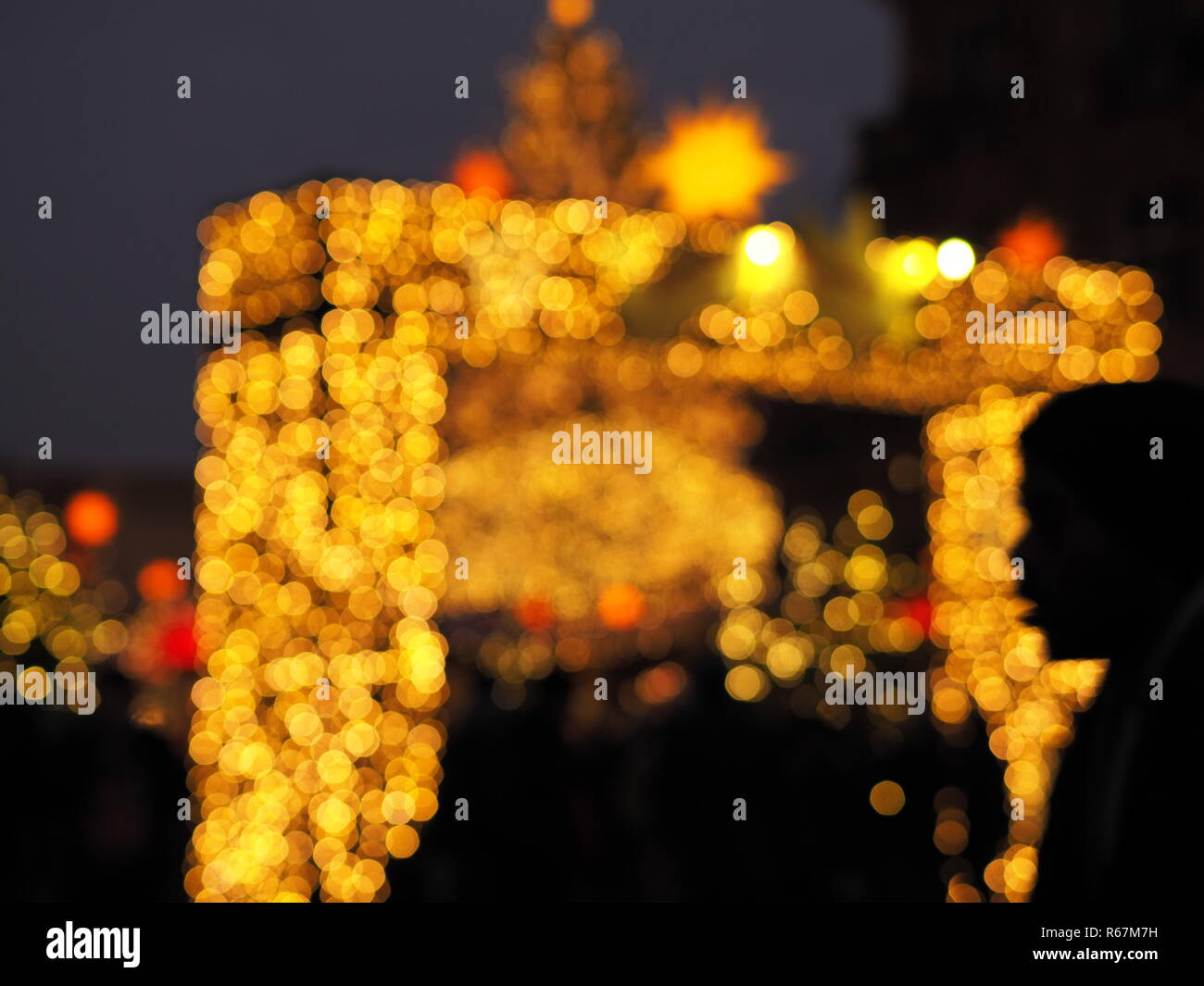 COLOGNE, GERMANY - DECEMBER 09, 2017. Christmas market in Cologne ...