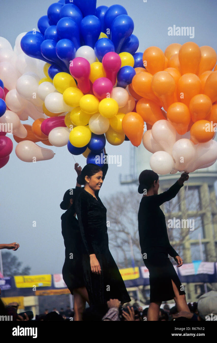Vendor of balloons in India Stock Photo - Alamy