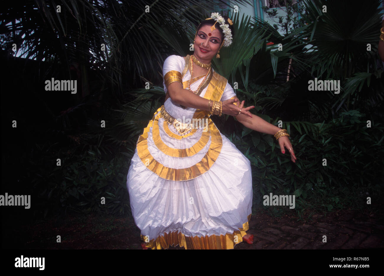 Mohini Attam Classical Dance of India Stock Photo - Alamy