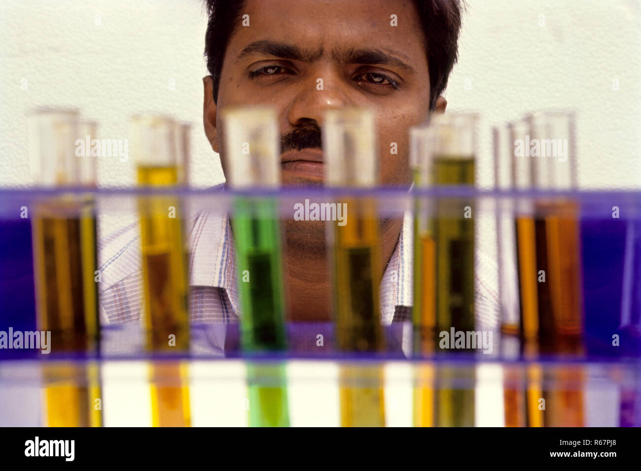 Tissue culture laboratory hi-res stock photography and images - Alamy