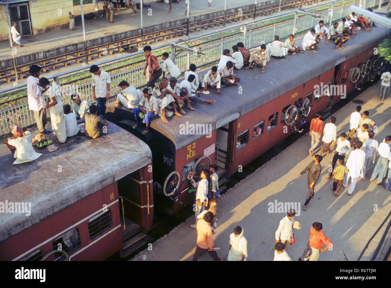 India train people on top hi-res stock photography and images - Alamy