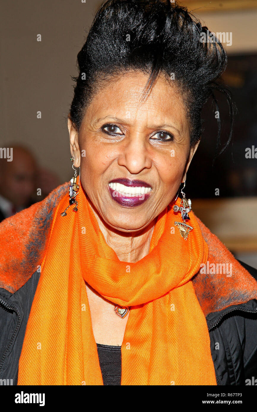 Nona s hi-res stock photography and images - Alamy