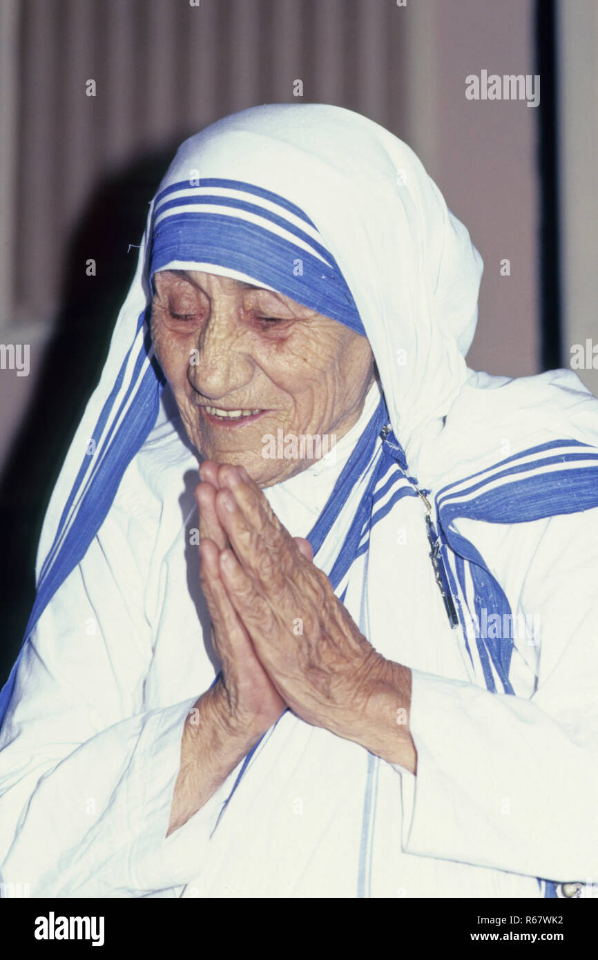 Mother Teresa , Saint , Mother Mary Teresa Bojaxhiu , Saint Teresa of ...