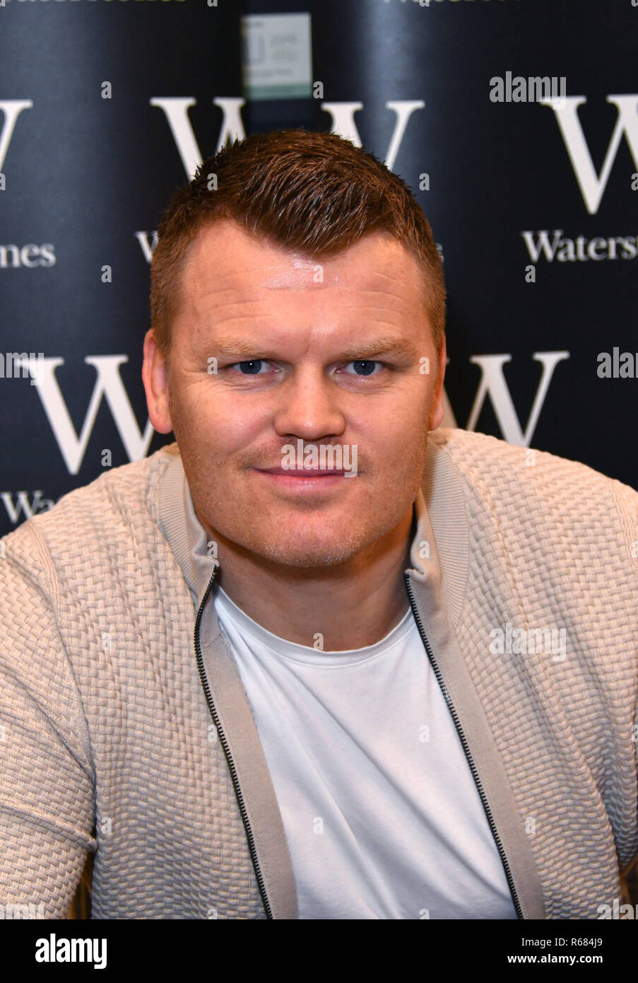 John arne riise liverpool hi-res stock photography and images - Alamy
