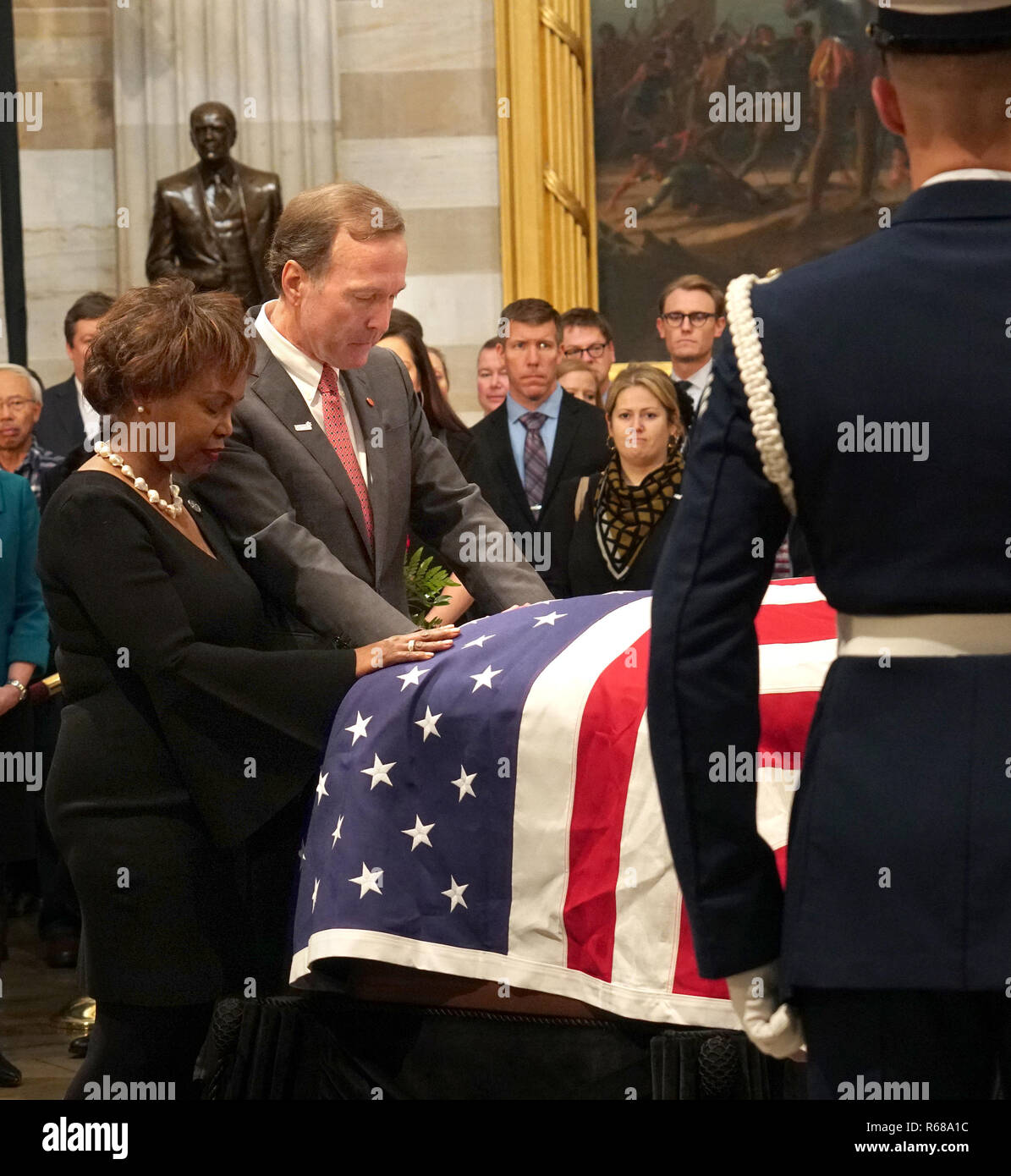 Washington DC, USA. 4th December, 2018. HW. Bushâ€™s son Neil Bush ...