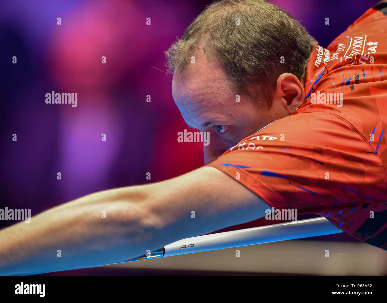 Shane black predator hi-res stock photography and images - Alamy