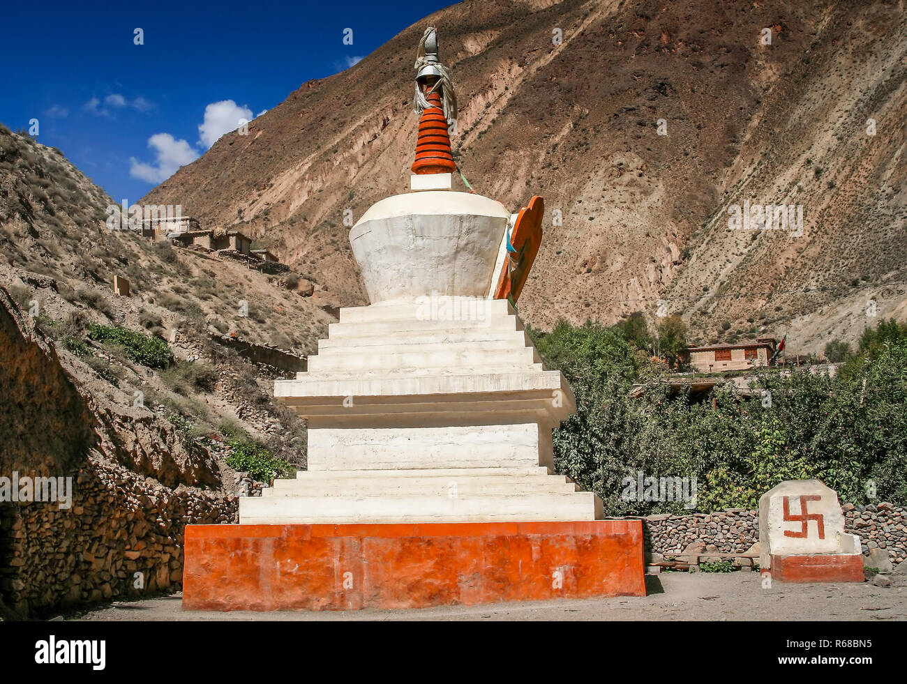Small buddhist stupa Stock Photo - Alamy