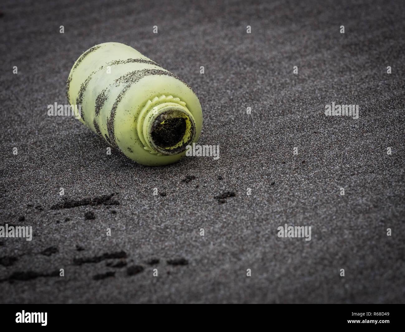 Litter on the beach Stock Photo - Alamy