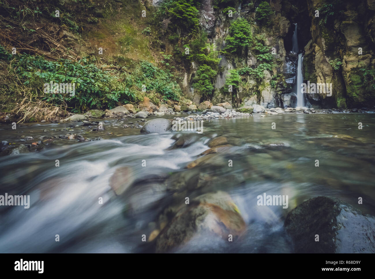 Two tiered waterfall hi-res stock photography and images - Alamy