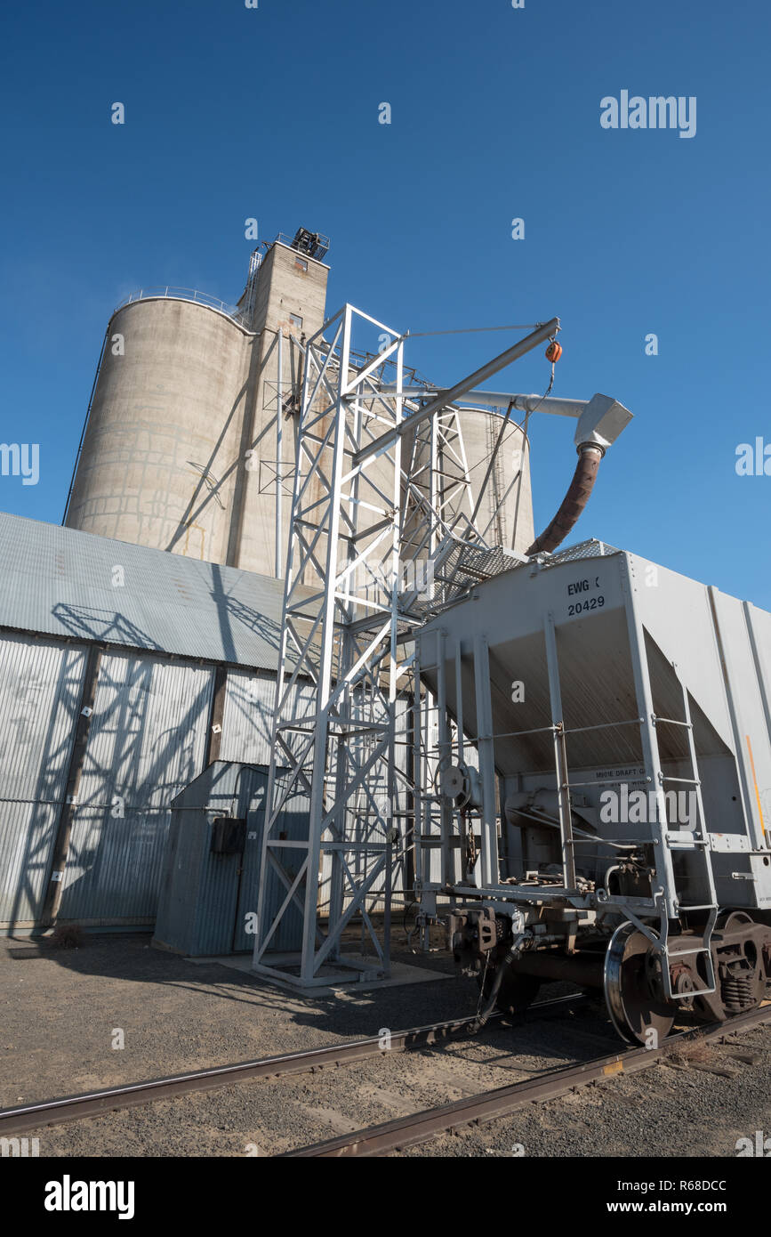 Hopper car hi-res stock photography and images - Alamy