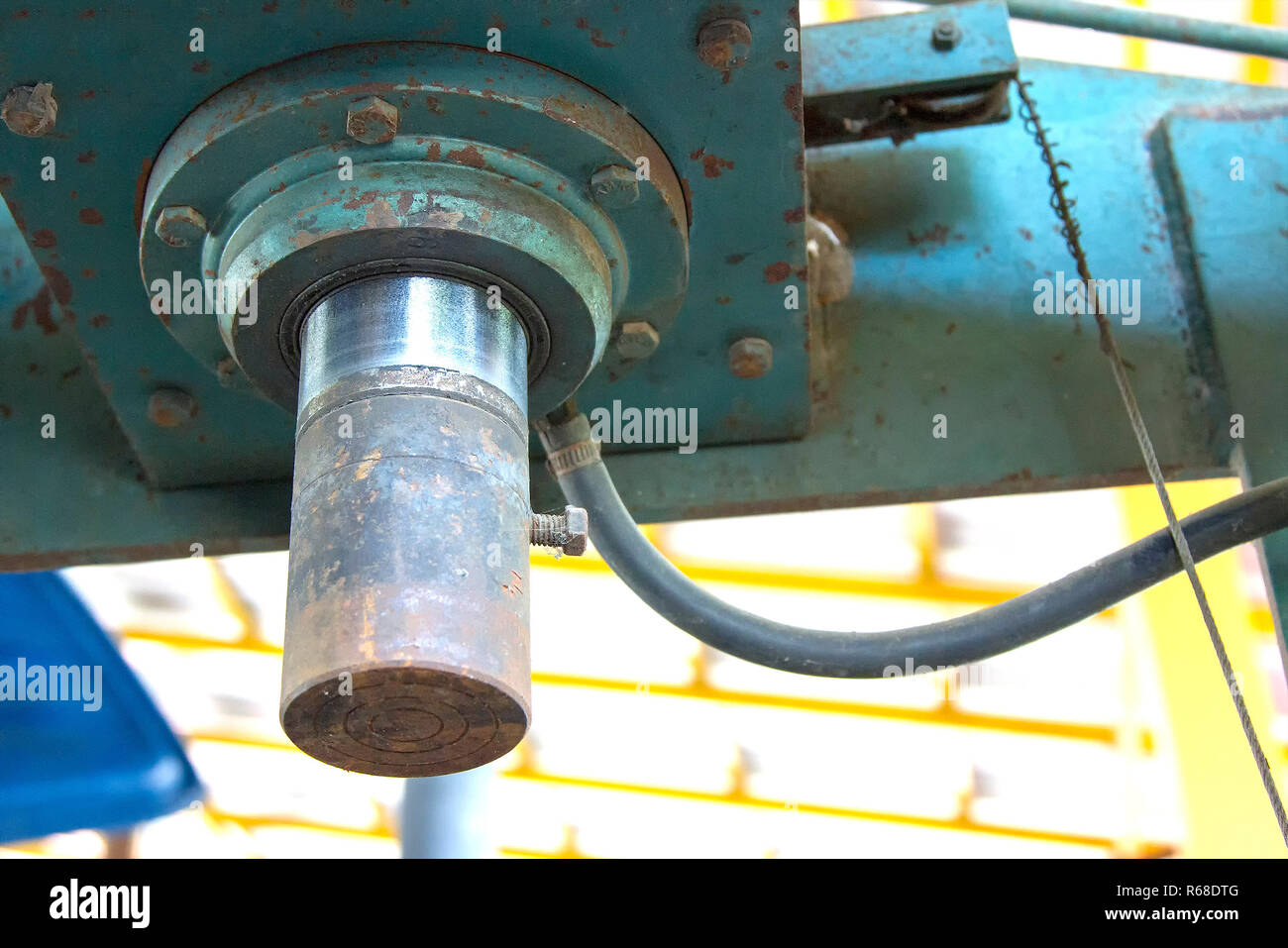 Head of hydraulic press machine and old Stock Photo - Alamy