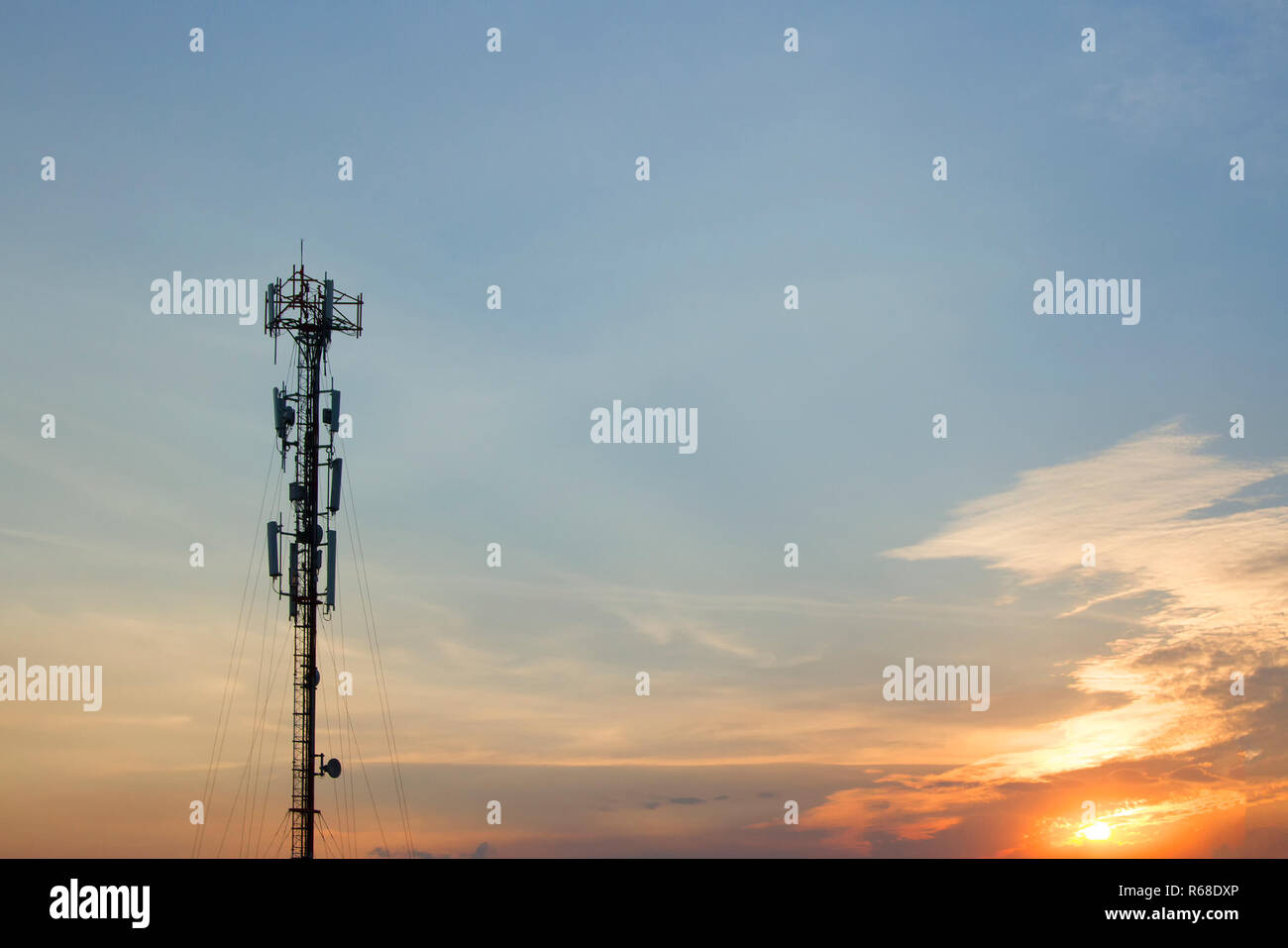 Mobile phone transmission tower hi-res stock photography and images - Alamy