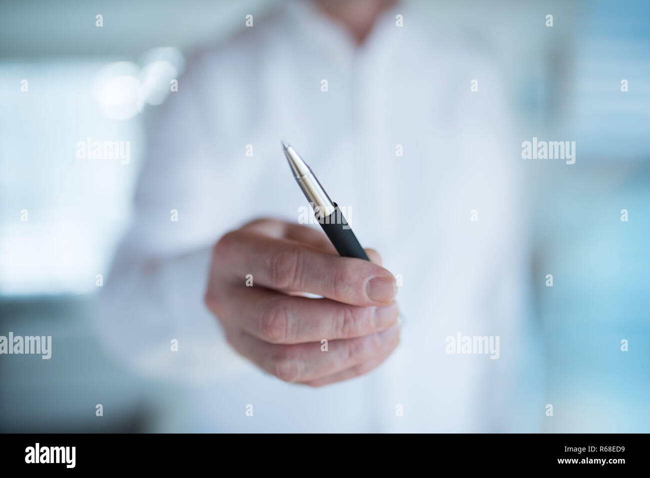 Signature indicate hi-res stock photography and images - Alamy