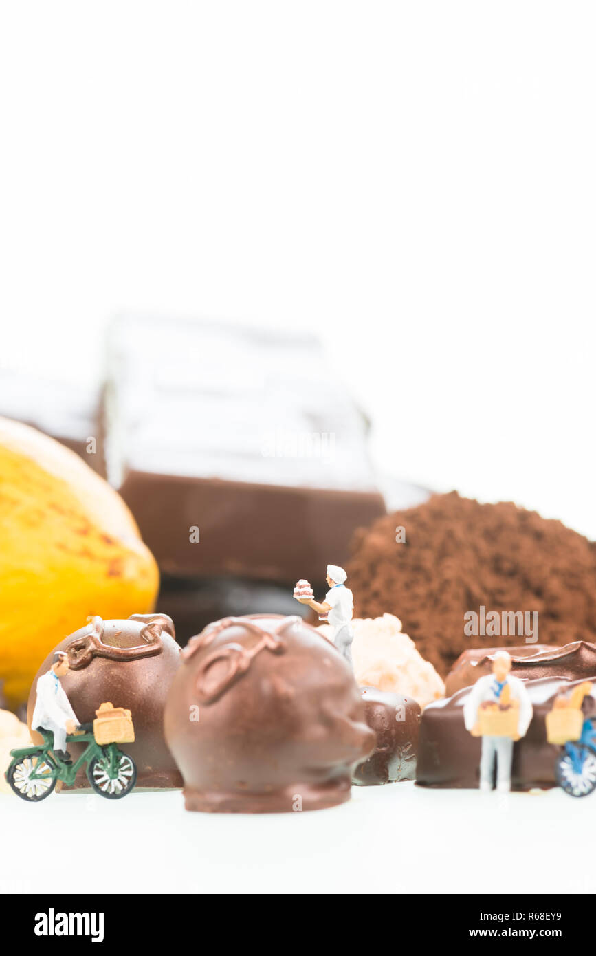 Miniature workmen figures hi-res stock photography and images - Alamy